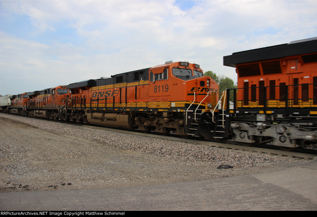 BNSF 8119